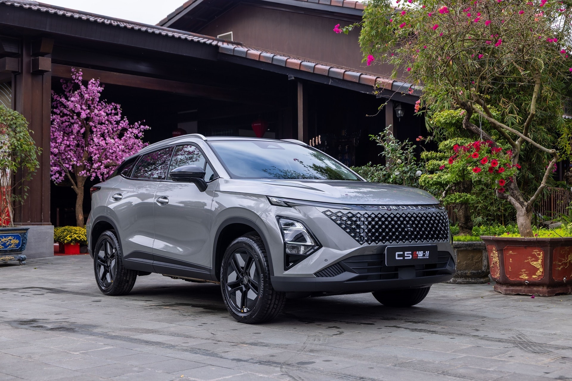 Omoda C5 HEV lộ diện tại Việt Nam: Công suất hơn 200 mã lực, chạy 930 ...