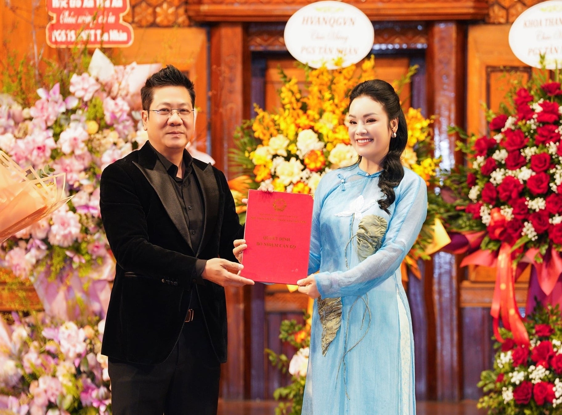 Ca sĩ là Tiến sĩ Âm nhạc trẻ nhất Việt Nam hiện là Phó Giáo sư, đảm ...