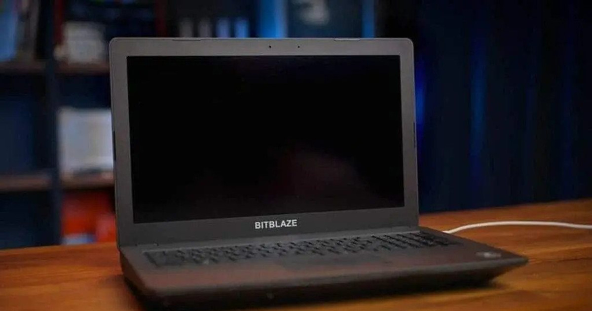 Bitblaze Titan BM15: Chiếc laptop đến từ đất nước Nga