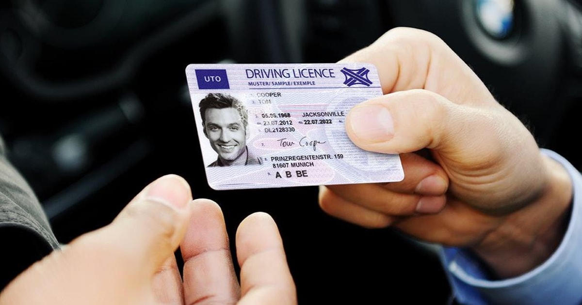 Người dân Singapore phải trả mức phí cao kỷ lục để nhận giấy phép lái ...