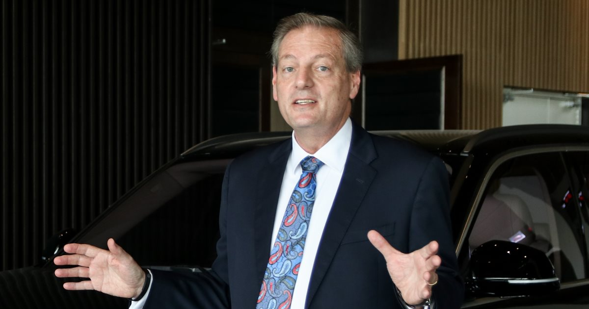 Cựu CEO VinFast trở thành CEO mới của hãng xe điện Ả Rập Xê Út đầu tiên