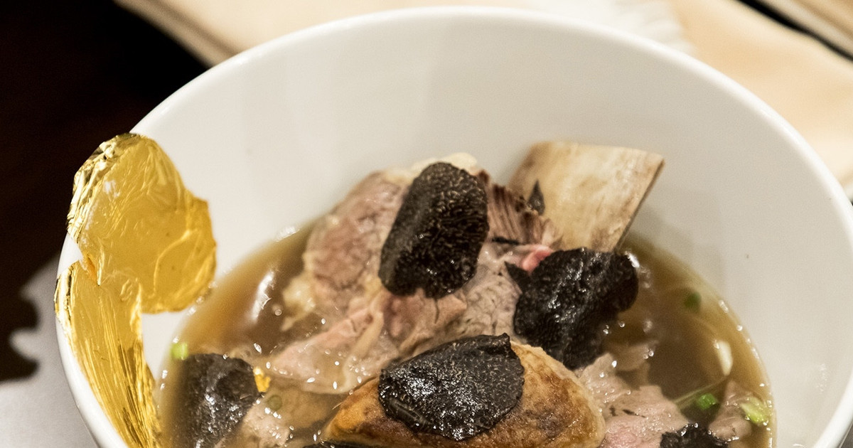 Bát phở dát vàng, giá gần 4 triệu đồng đắt nhất Việt Nam có gì đặc biệt?