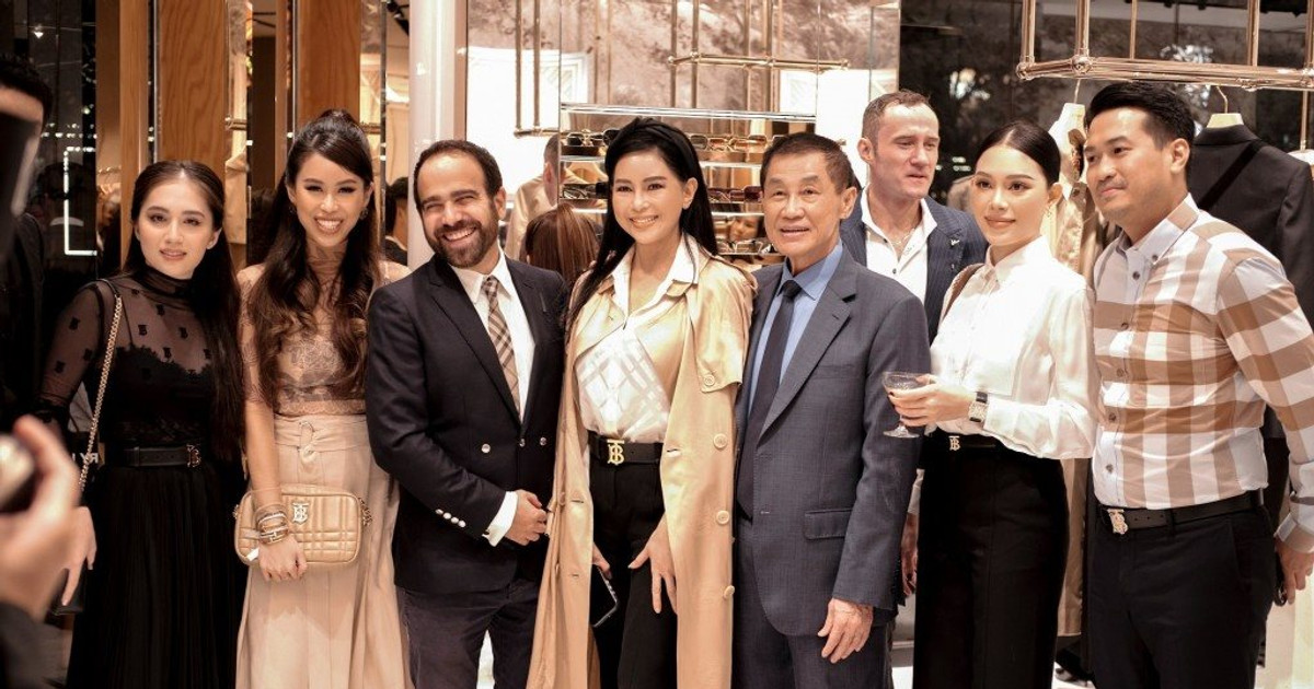 Bí mật bên trong cơ ngơi đồ sộ của gia đình tỷ phú Johnathan Hạnh Nguyễn: Dùng lược bằng vàng ...