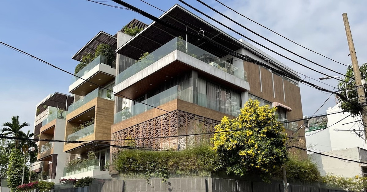 Dãy nhà phố khang trang mọc lên từ khu đất khiến dàn sếp Resco lao lý