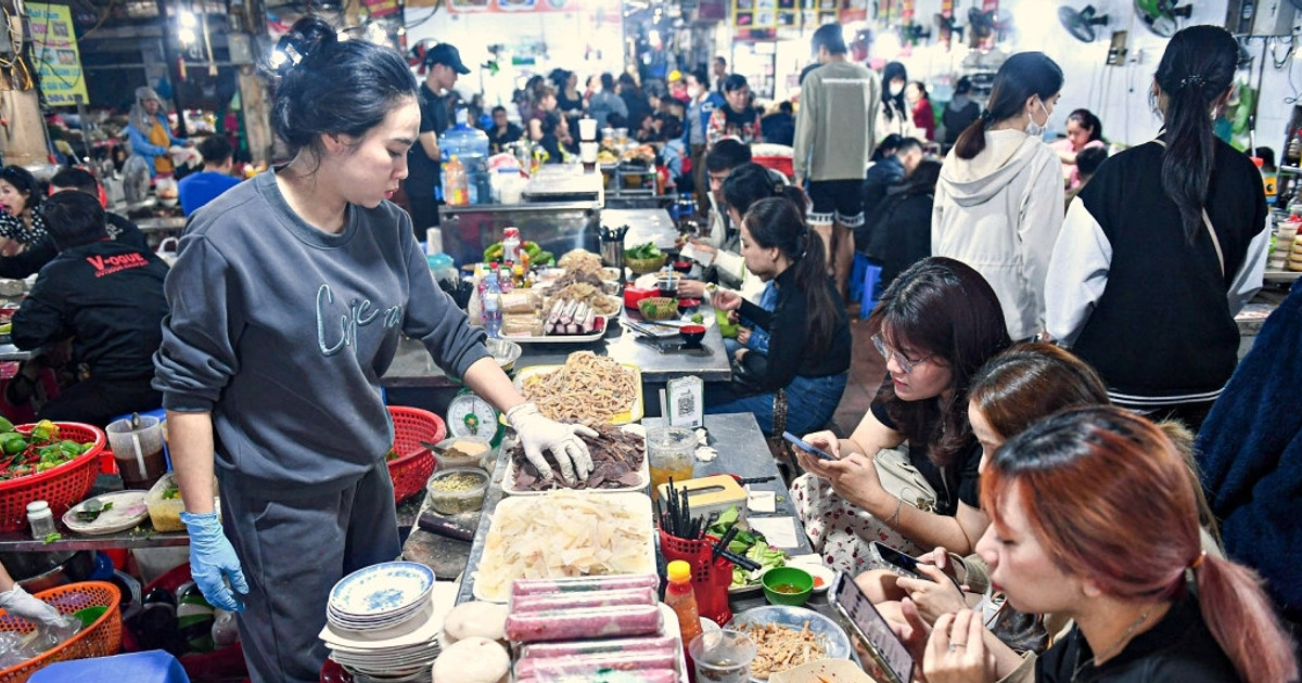Chen chân khám phá thiên đường trăm món 'ngon, rẻ, lạ' ở chợ Cát Bi ...