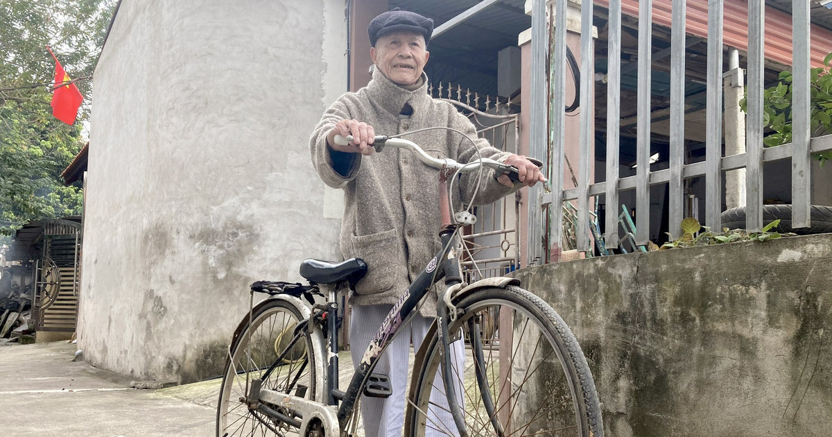 Ngôi làng trường thọ ven sông, cụ ông gần trăm tuổi đạp xe, nhai trầu