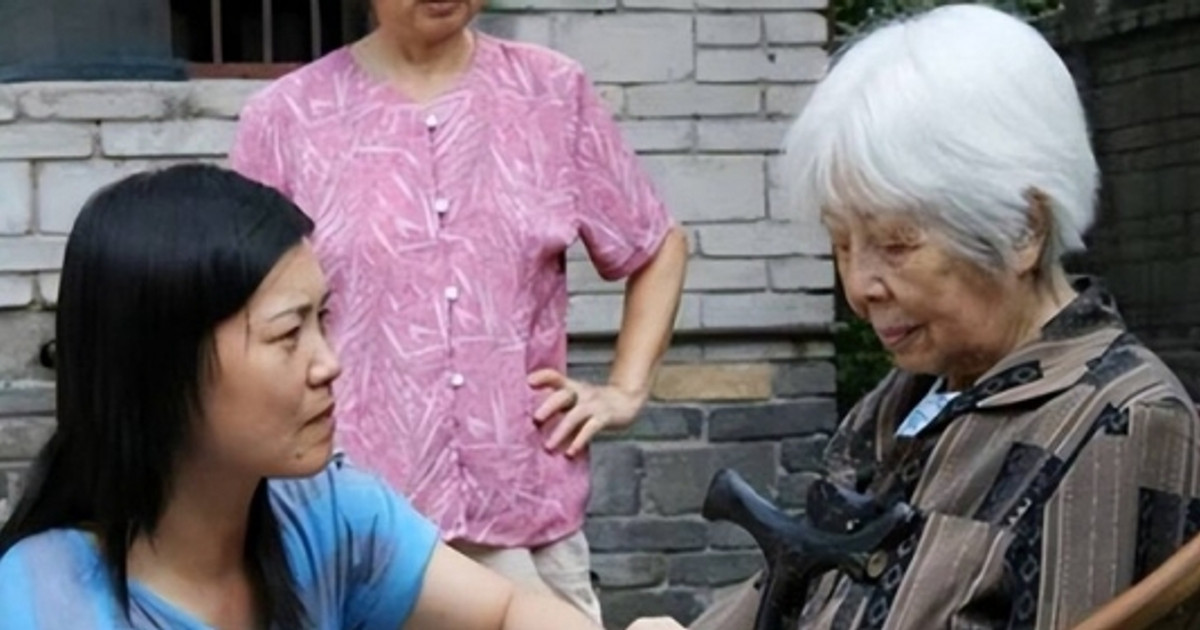 Cụ bà 70 tuổi đệ đơn kiện con gái ruột vì từ chối chăm sóc mẹ già bị ...