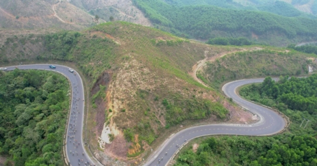 Cung đường đèo ‘tử thần’ 12km nối liền ‘Dubai Việt Nam’ với xứ ‘rừng ...