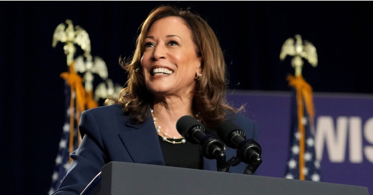 Với 99% phiếu ủng hộ, bà Kamala Harris chính thức là đối thủ của ông Trump
