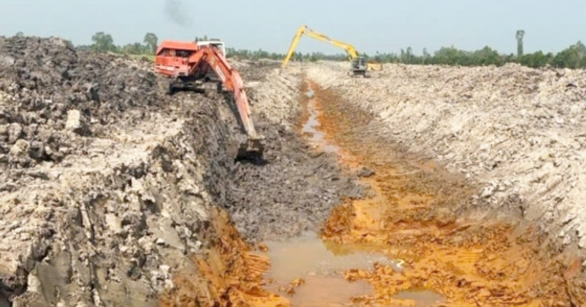 Nhà thầu nôn nóng đếm ngày chờ cát cho tuyến đường 2.180 tỷ đồng ở tỉnh ...