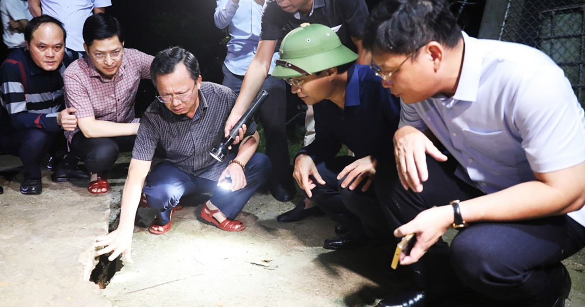 Xuất hiện vết nứt rộng bằng gang tay, hơn trăm hộ dân ở Quảng Ninh di dời