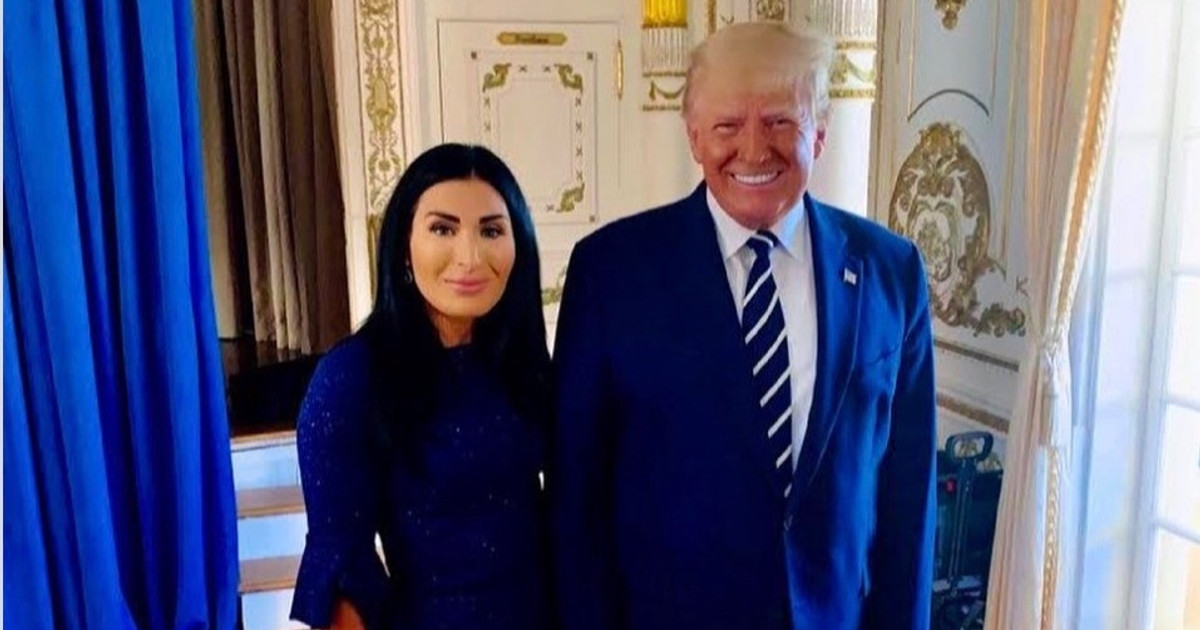 Thân thế nhà lý luận âm mưu xuất hiện bên ông Trump