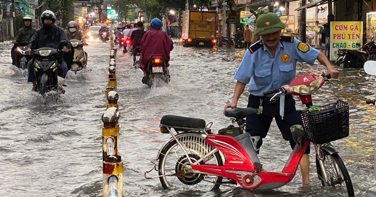 Hôm nay, TPHCM đạt đỉnh triều cường kèm mưa lớn, nguy cơ ngập nặng