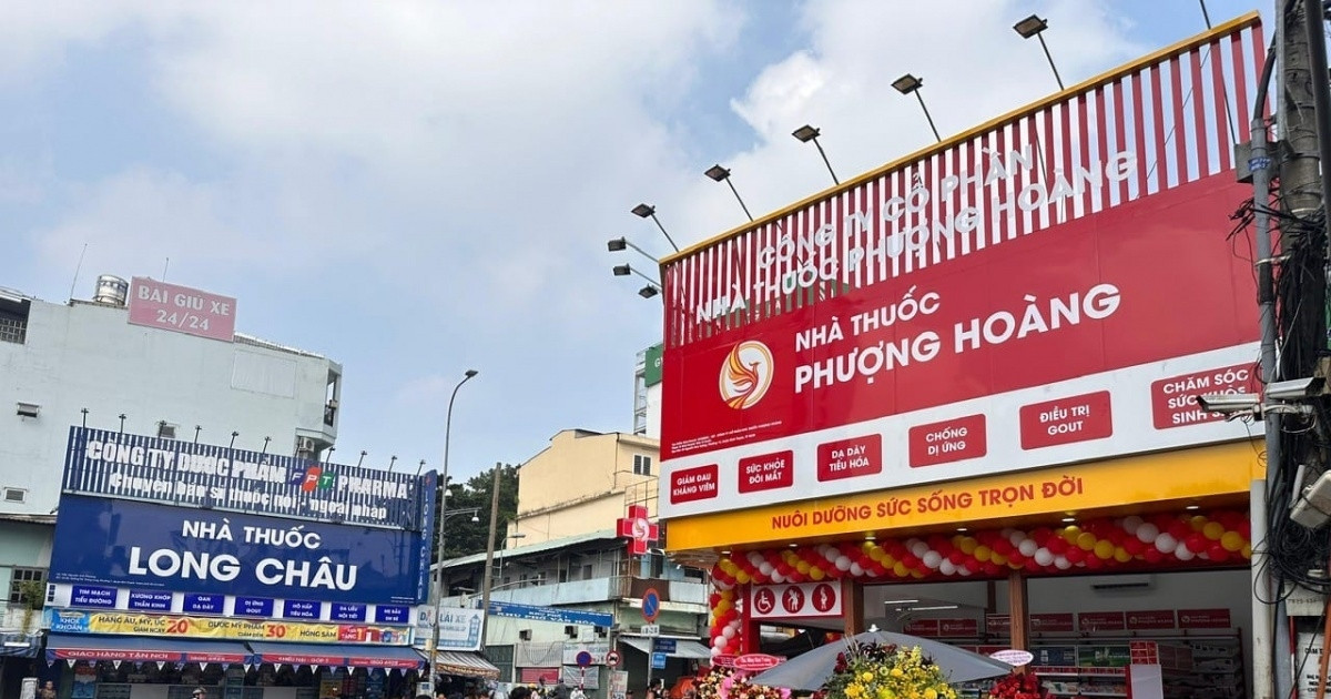 Xuất hiện nhà thuốc Phượng Hoàng ‘đối đầu’ Long Châu tại góc phố trung tâm TP. HCM: Hé lộ danh ...