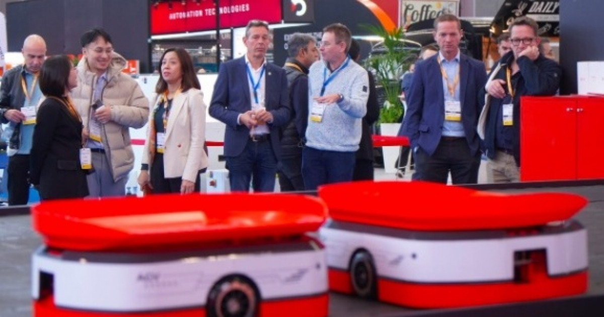 Báo nước ngoài nói về kỳ tích 'robot made in Vietnam' Viettel Post, sản ...