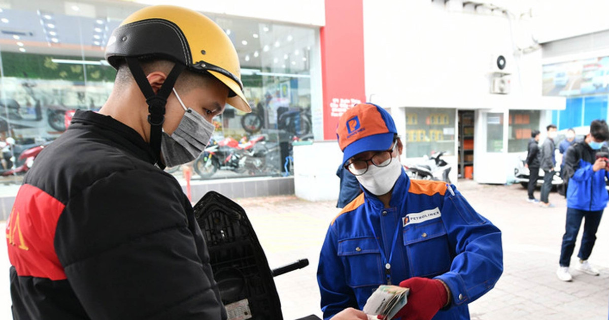 Giá xăng RON 95 tăng lần 2 liên tiếp