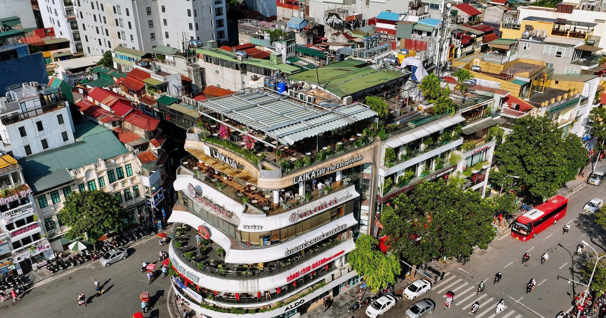 Việc phá bỏ 'Hàm cá mập' ở gần Hồ Gươm lẽ ra phải làm từ lâu