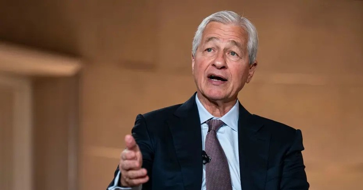CEO JPMorgan cảnh báo: Sẽ là sai lầm nếu cho rằng ông Trump đang xuống ...
