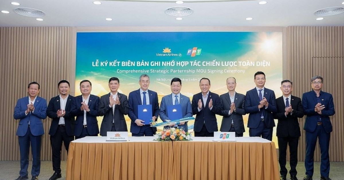Vietnam Airlines (HVN) bắt tay FPT chuyển mình thành hãng hàng không số