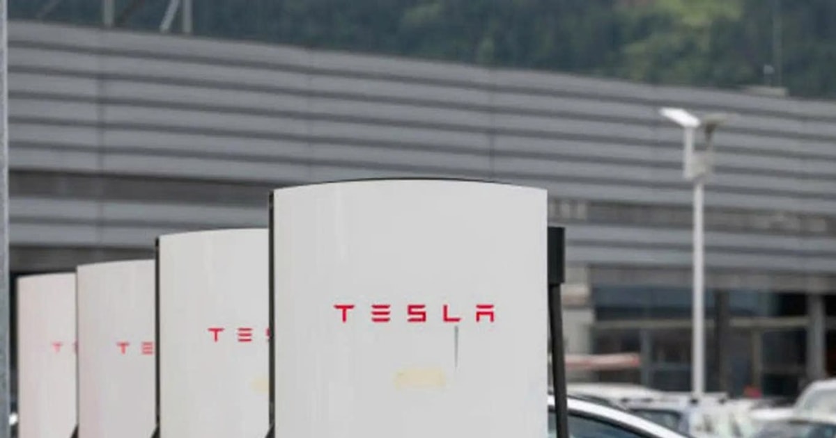 Elon Musk sa lầy chính trị, Tesla khủng hoảng chưa từng có: Doanh số ...