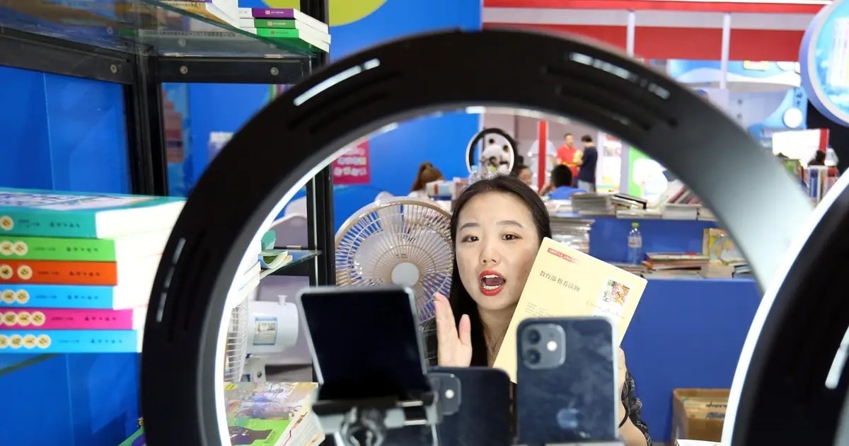Thủ phủ livestream ra luật mới: Muốn nói về y tế, tài chính, pháp luật ...