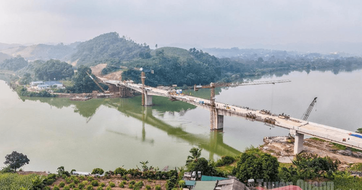 Chính thức hợp long cây cầu dài nhất tuyến cao tốc Tuyên Quang - Hà ...