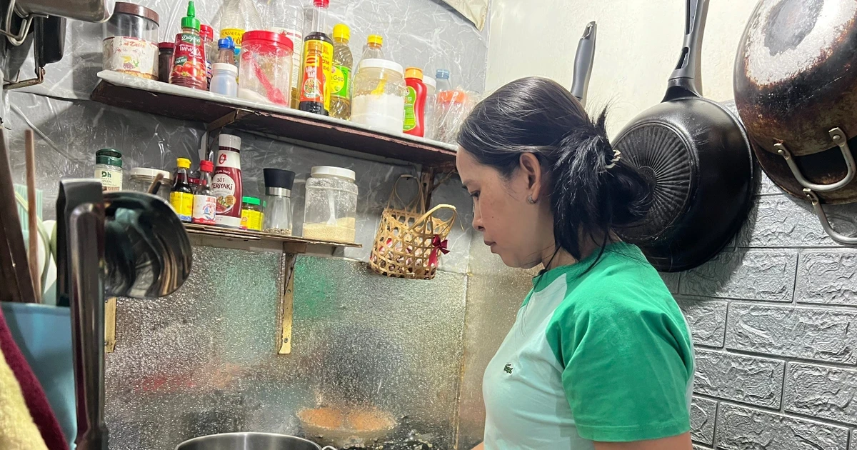 Người lao động chật vật giữa những ngày rau tăng giá
