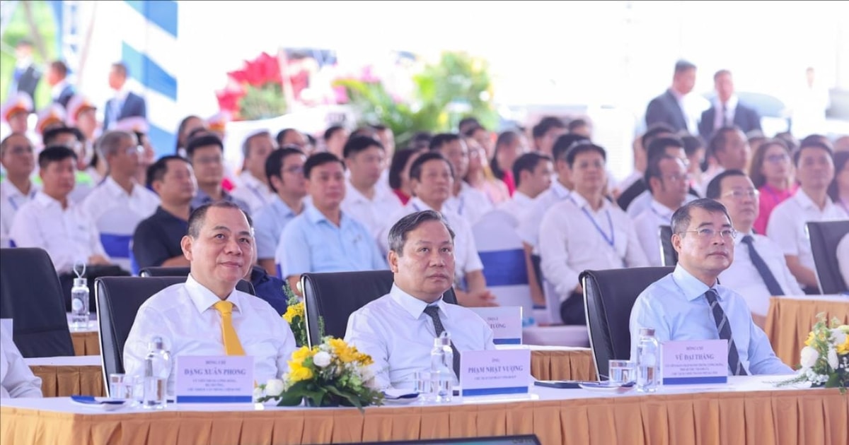 Cùng Thủ tướng bấm nút khởi công 5 tuyến metro tại Hà Nội, ông Phạm ...